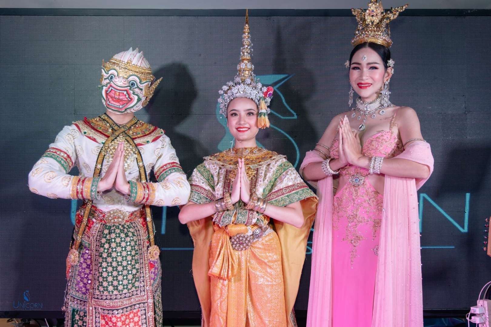 เรือยูนิคอร์น ครูซ (Unicorn Cruise) @ICONSIAM บุฟเฟต์+ซีฟู๊ด การแสดง ...